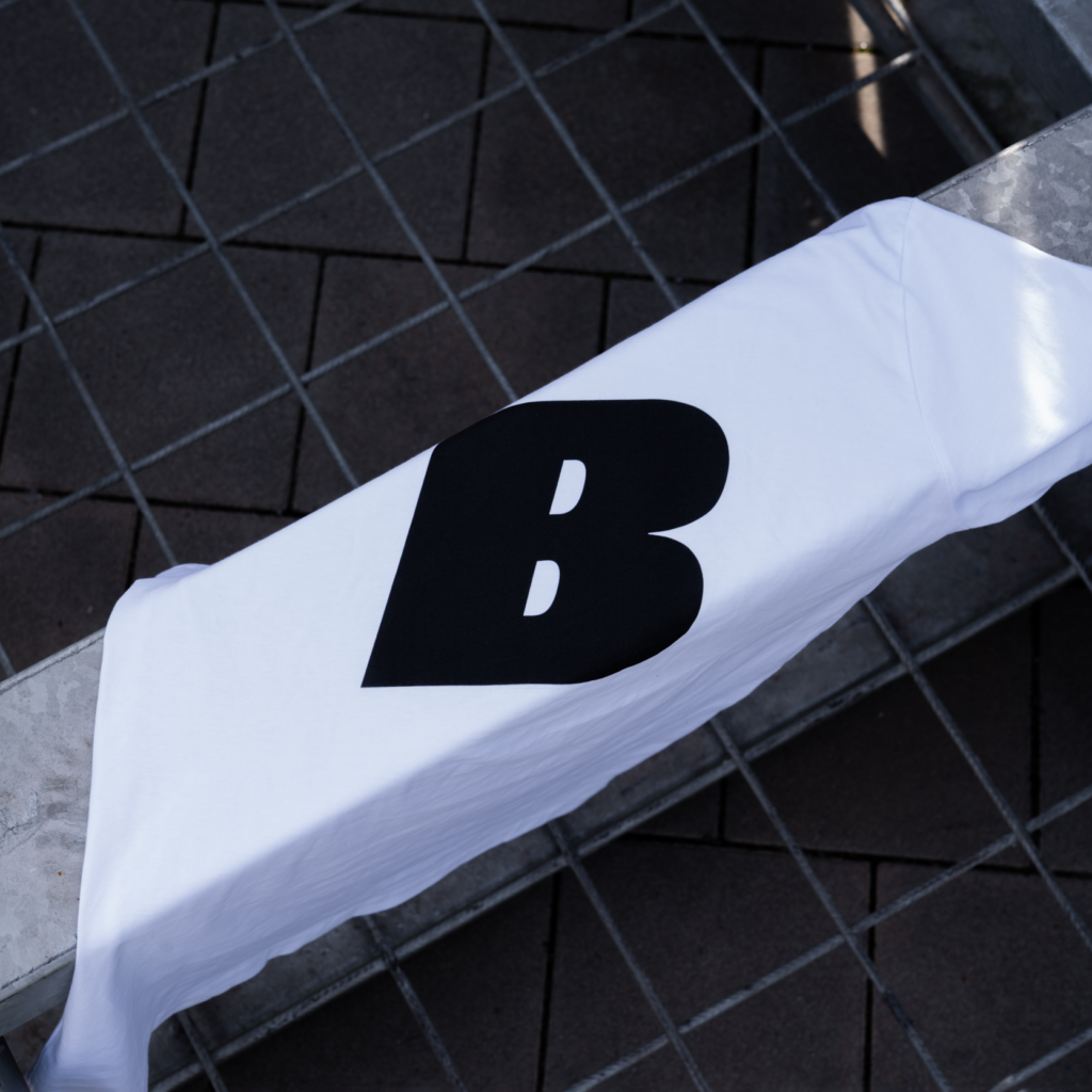 „I Barely Know Her“: Sombr bringt erstes Album und kommt 2026 nach ...