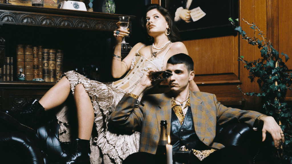 Zwischen Tradition und Zeitgeist: Abor & Tynna's "Küsschen" - BANDUP