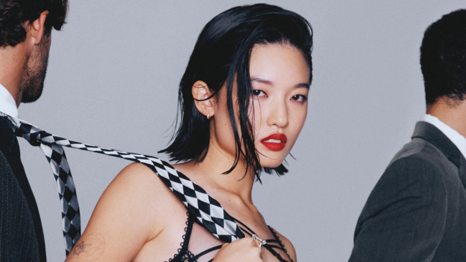 Chloe Qisha bringt mit „So Sad So Hot“ Glamour und Gefühl zusammen - BANDUP